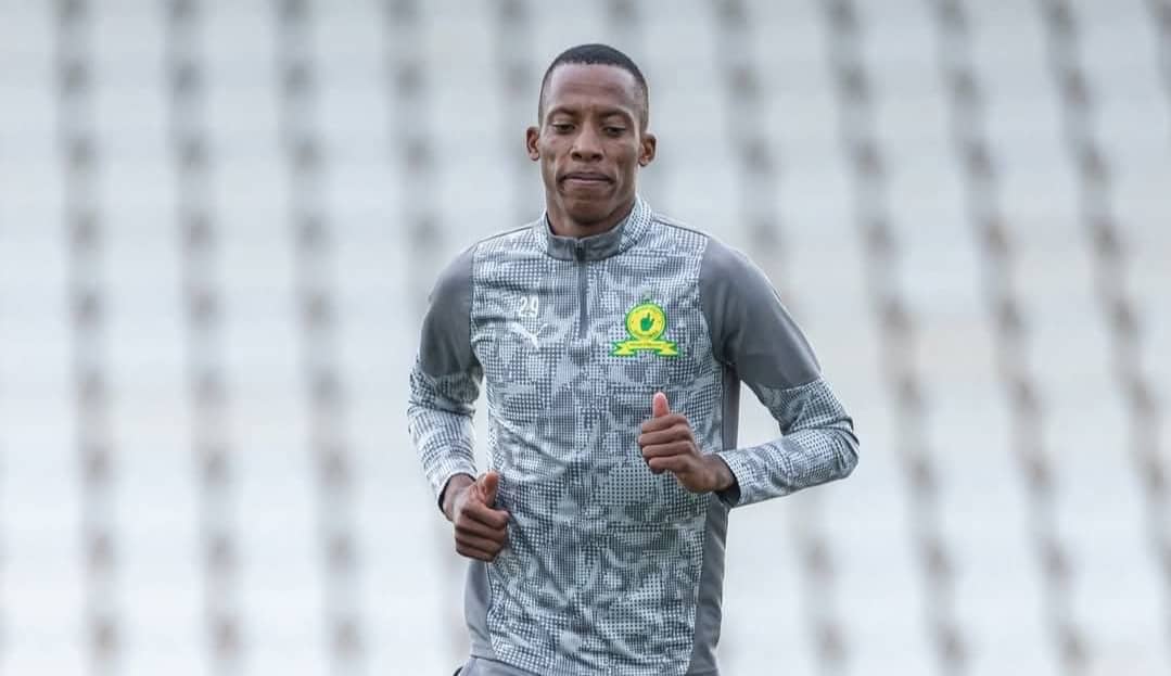 Divine Lunga and Sundowns left-backs singled out for praise - Fanzone.co.zw